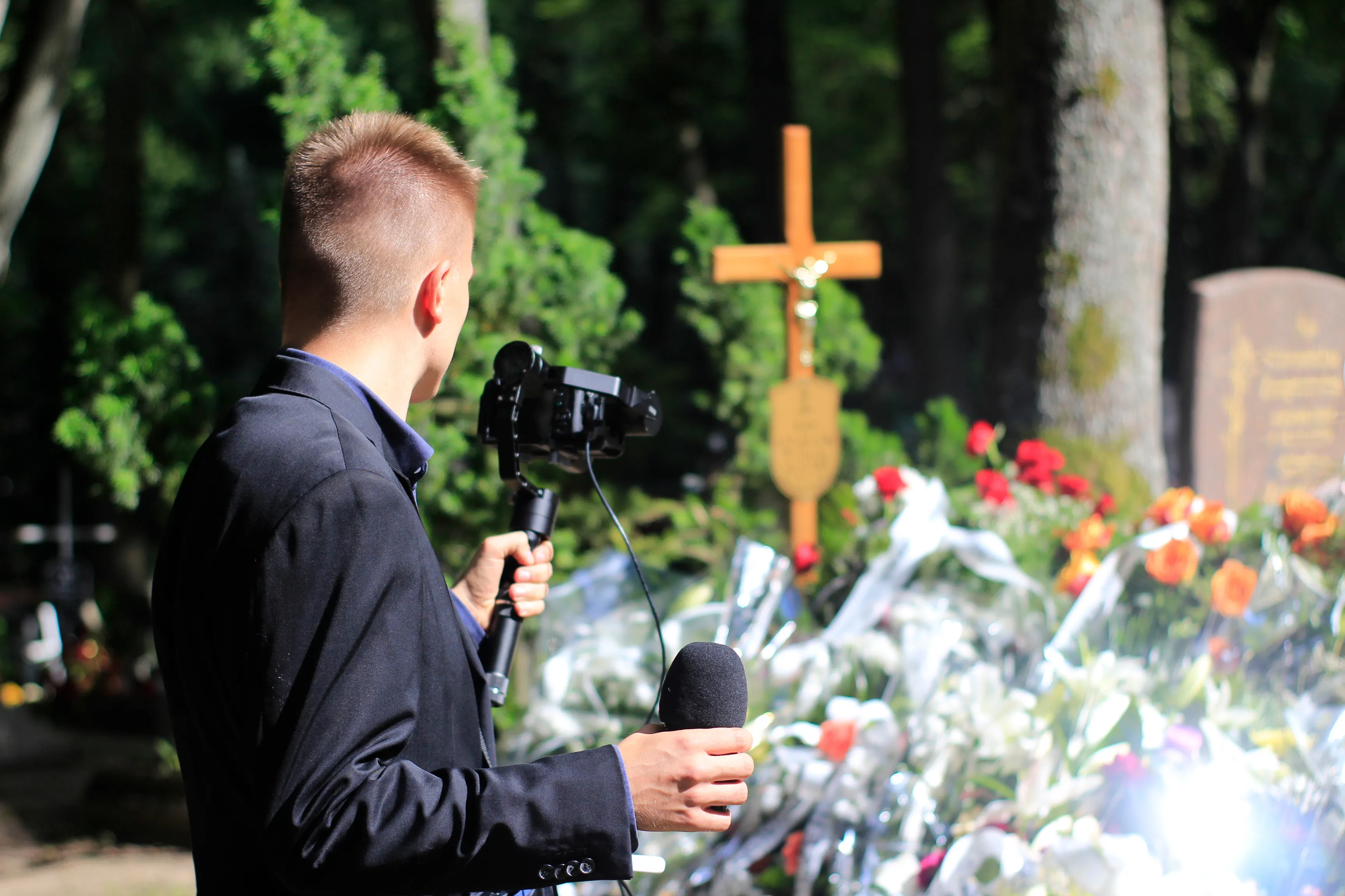 Incorporating Technology Into a Funeral or Memorial Service | Diamond ...